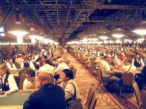 WSOP Chipcounts zum Main Event Tag 2a | Hochgepokert