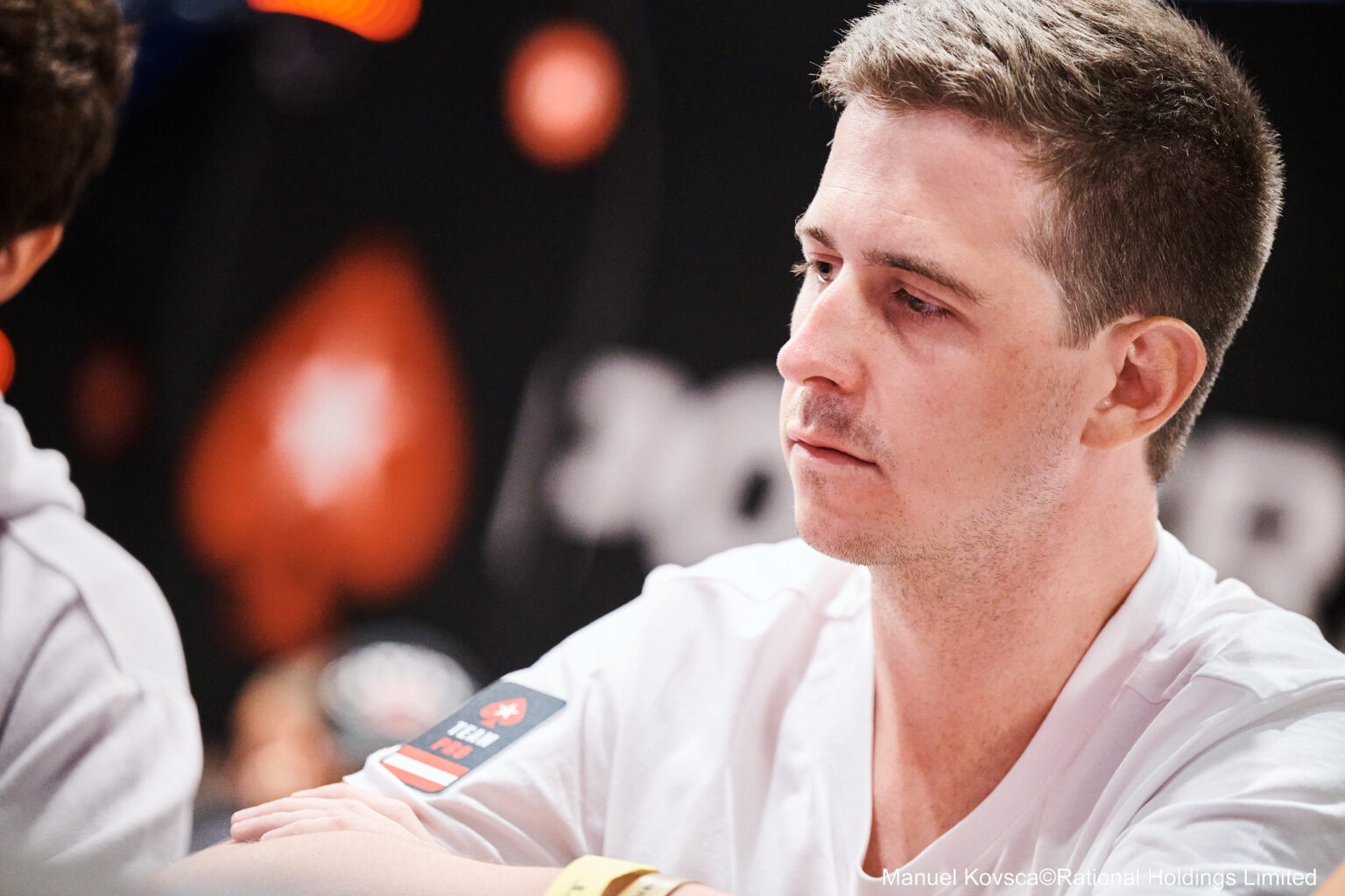 Brutal: Sebastian 'peace&loove' Huber foldet Straight Flush - Hochgepokert